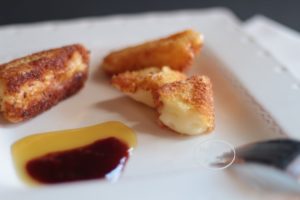 Recette de Brie pané, sauce groseille et sauce au miel